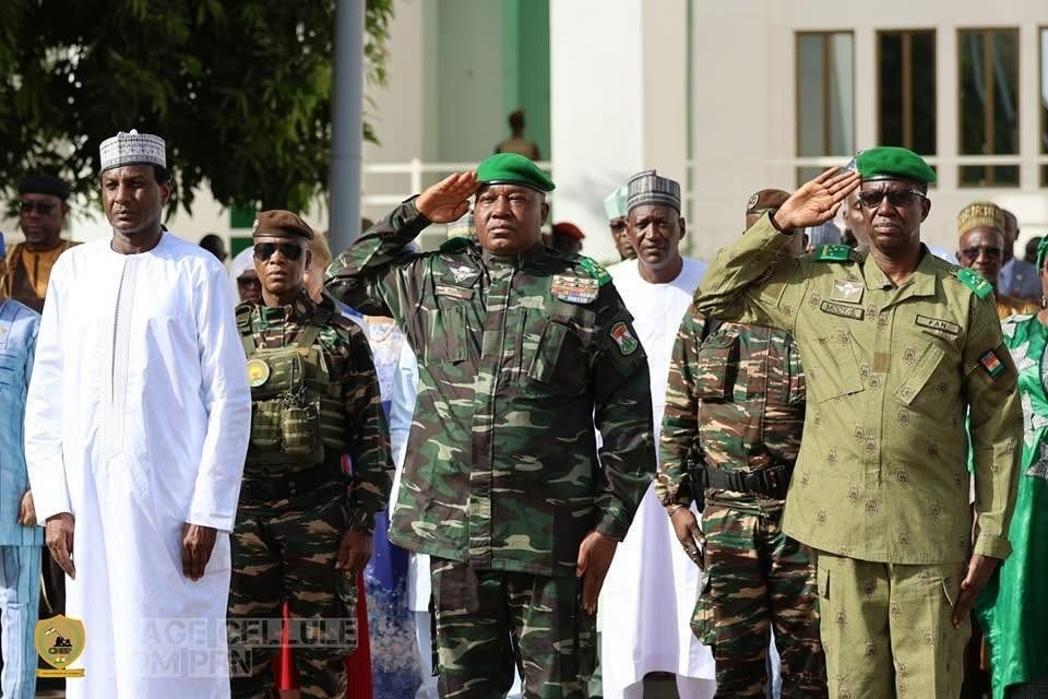 Niger : Première exécution solennelle de l’hymne de l’AES sous la ...